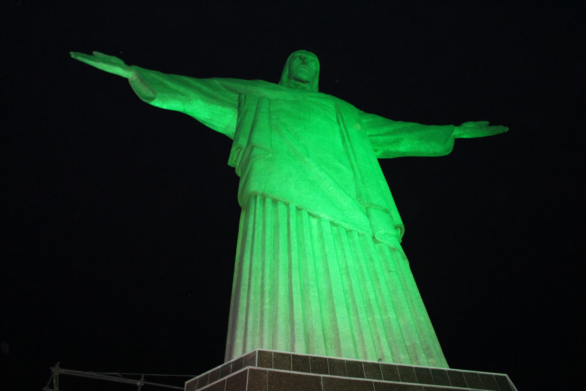 Cristo Redentor será iluminado em verde e receberá projeção especial em ...
